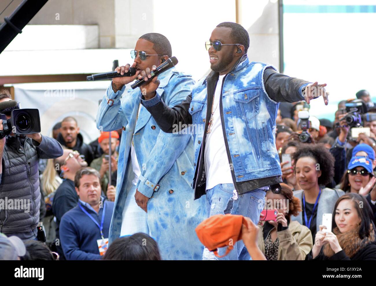 Puff daddy hi-res stock photography and images - Alamy