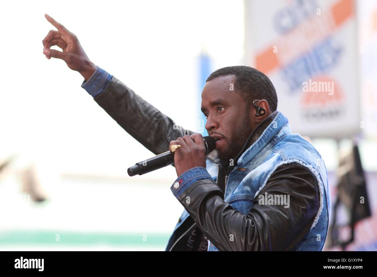 Puff daddy family hi-res stock photography and images - Alamy