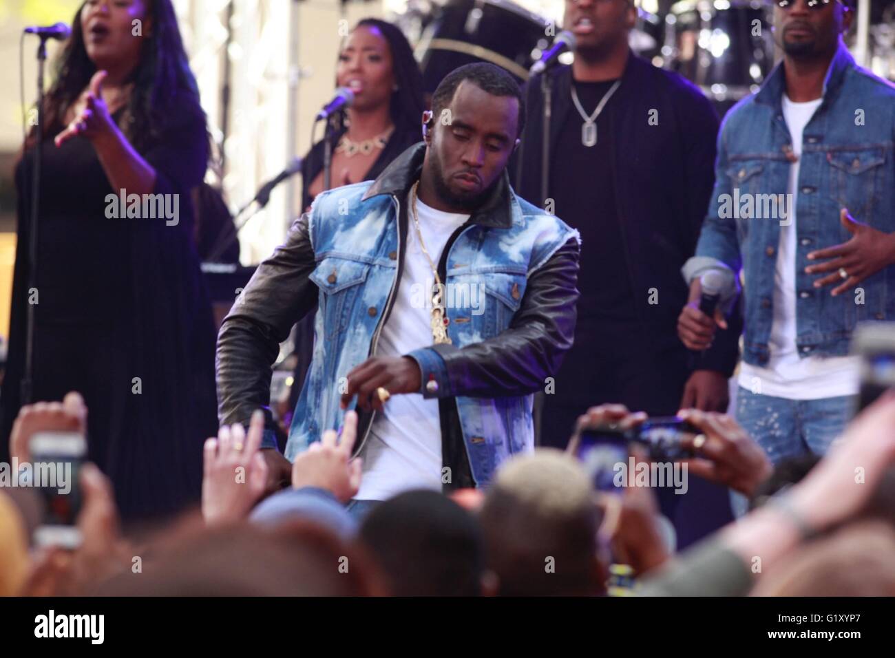 Puff daddy family hi-res stock photography and images - Alamy