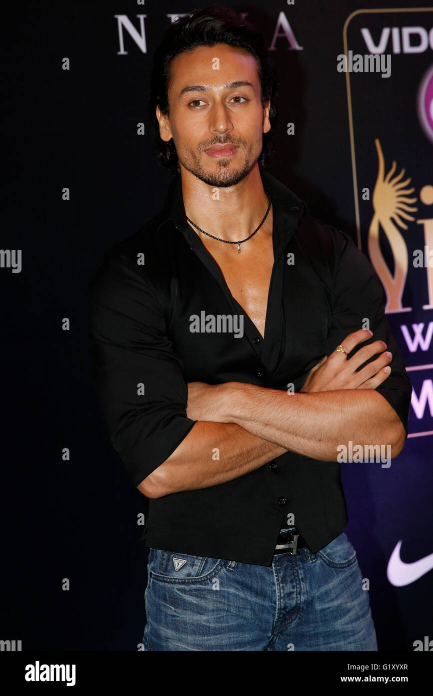 Mumbai, India. 20th May, 2016. Tiger Shroff poses for pictures on the red carpet during IIFA ...