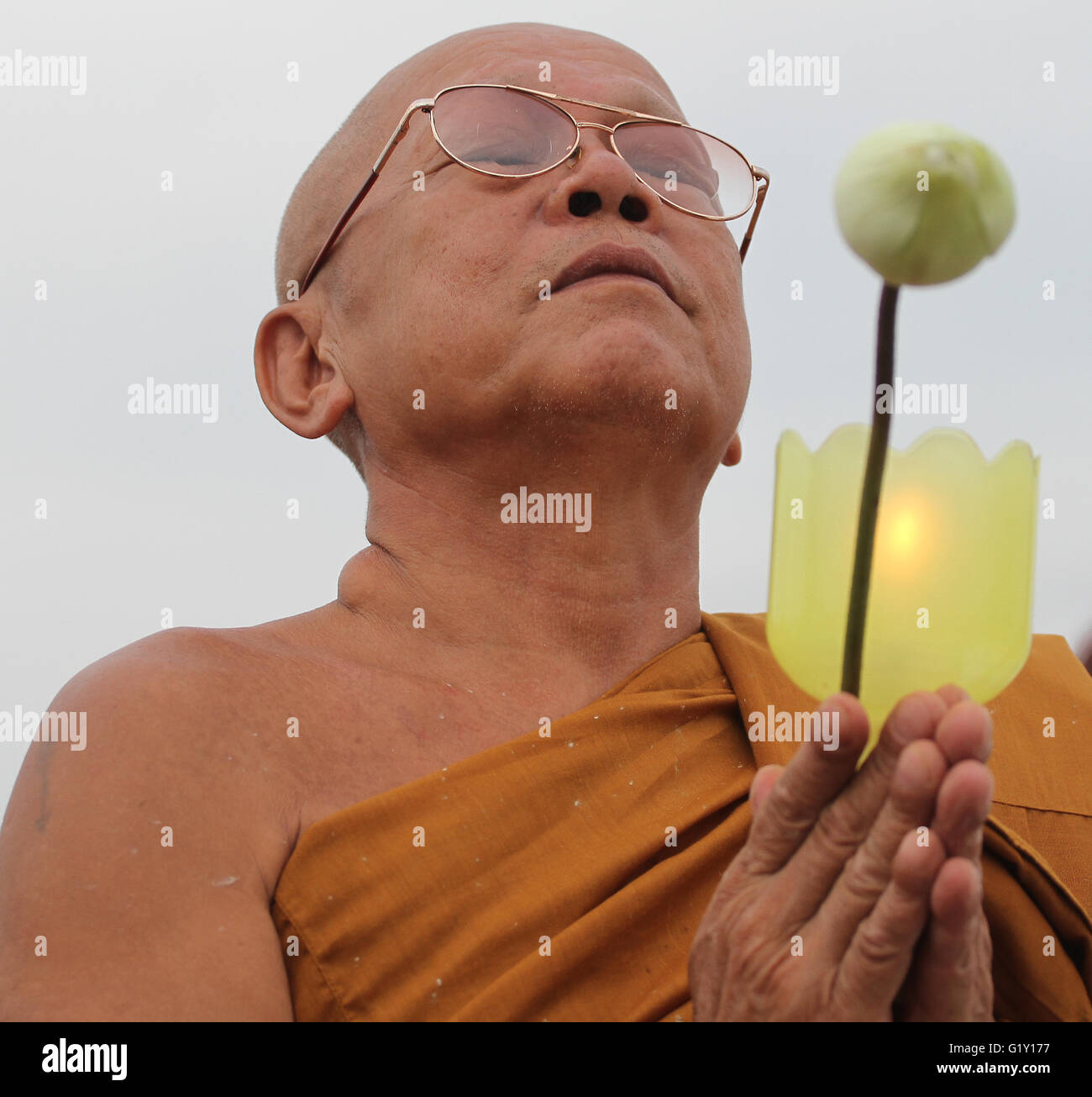 Visakha bucha day hi-res stock photography and images - Alamy