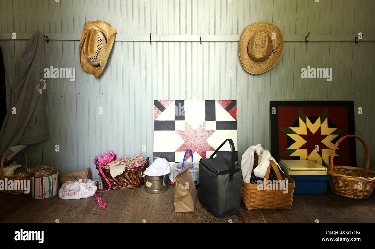 Miles, Iowa, USA. 19th May, 2016. After reaching the Teeds Grove No. 3 ...