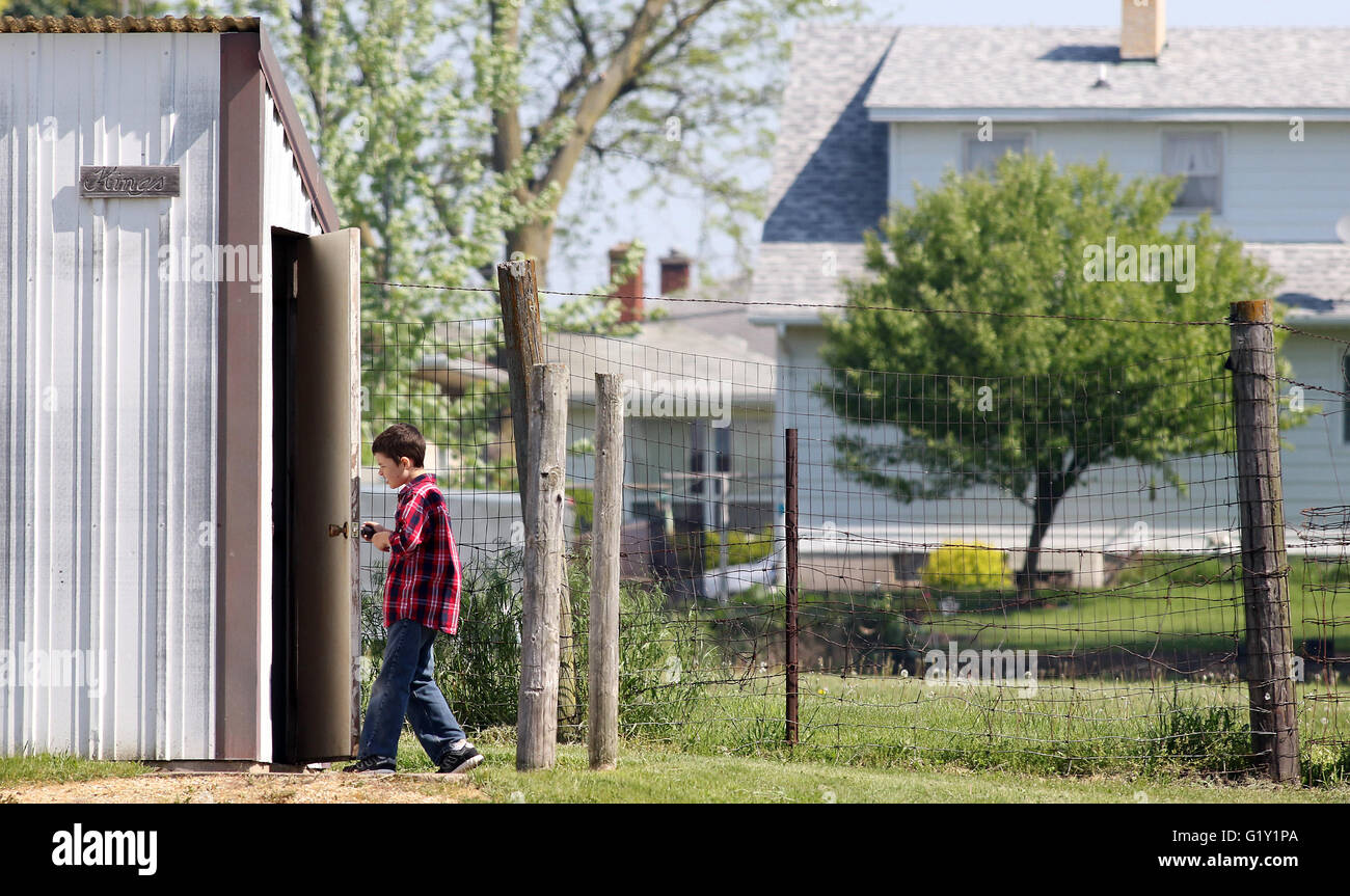 Miles, Iowa, USA. 19th May, 2016. Keegan Mayfield discovered it was a ...