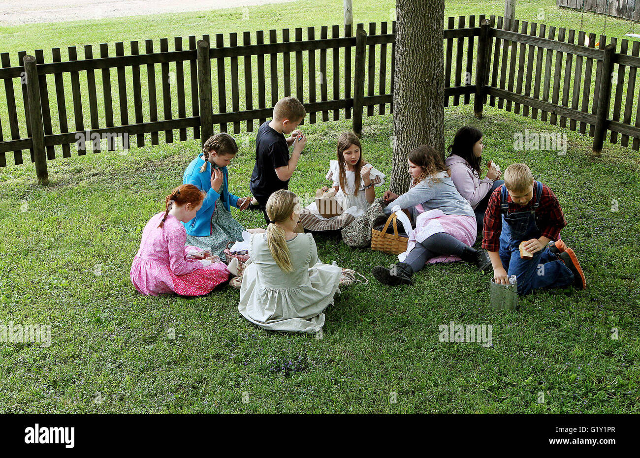 Miles, Iowa, USA. 19th May, 2016. Students take a lunch break outside ...