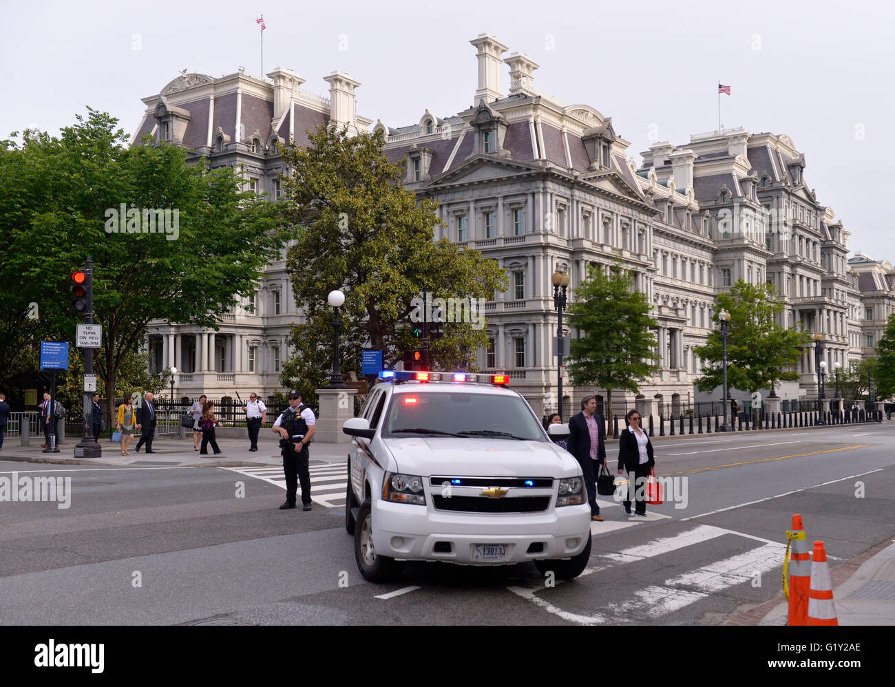 United states secret service weapon hi-res stock photography and images ...