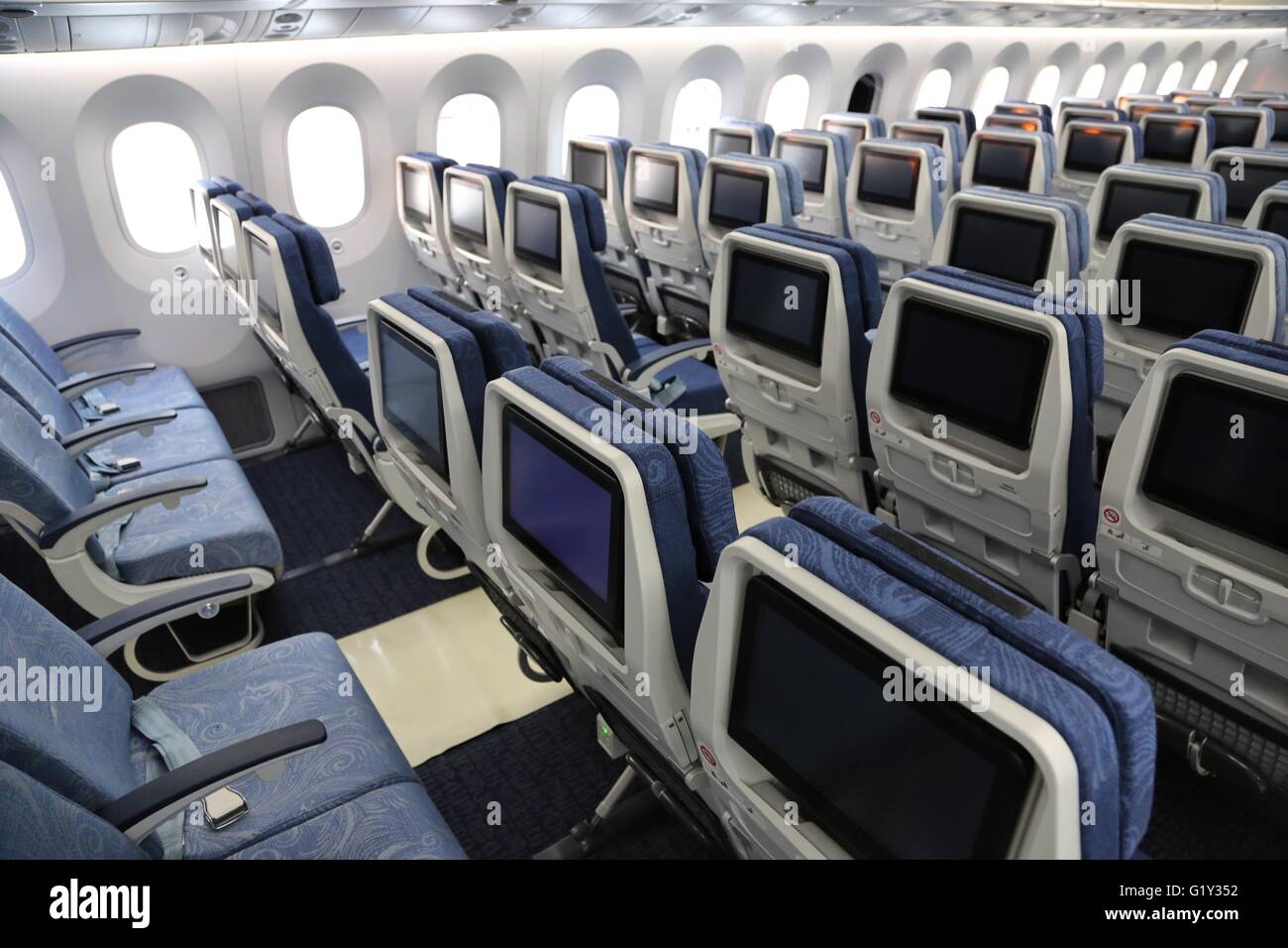 Boeing 787 dreamliner interior hi-res stock photography and images - Alamy