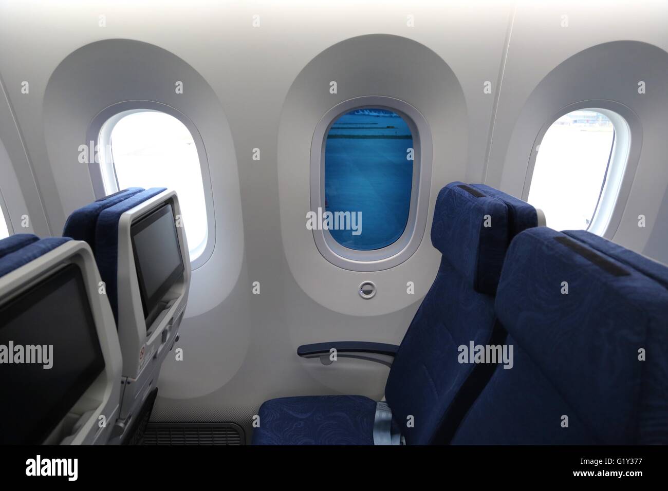 Boeing 787 9 dreamliner interior hi-res stock photography and images ...