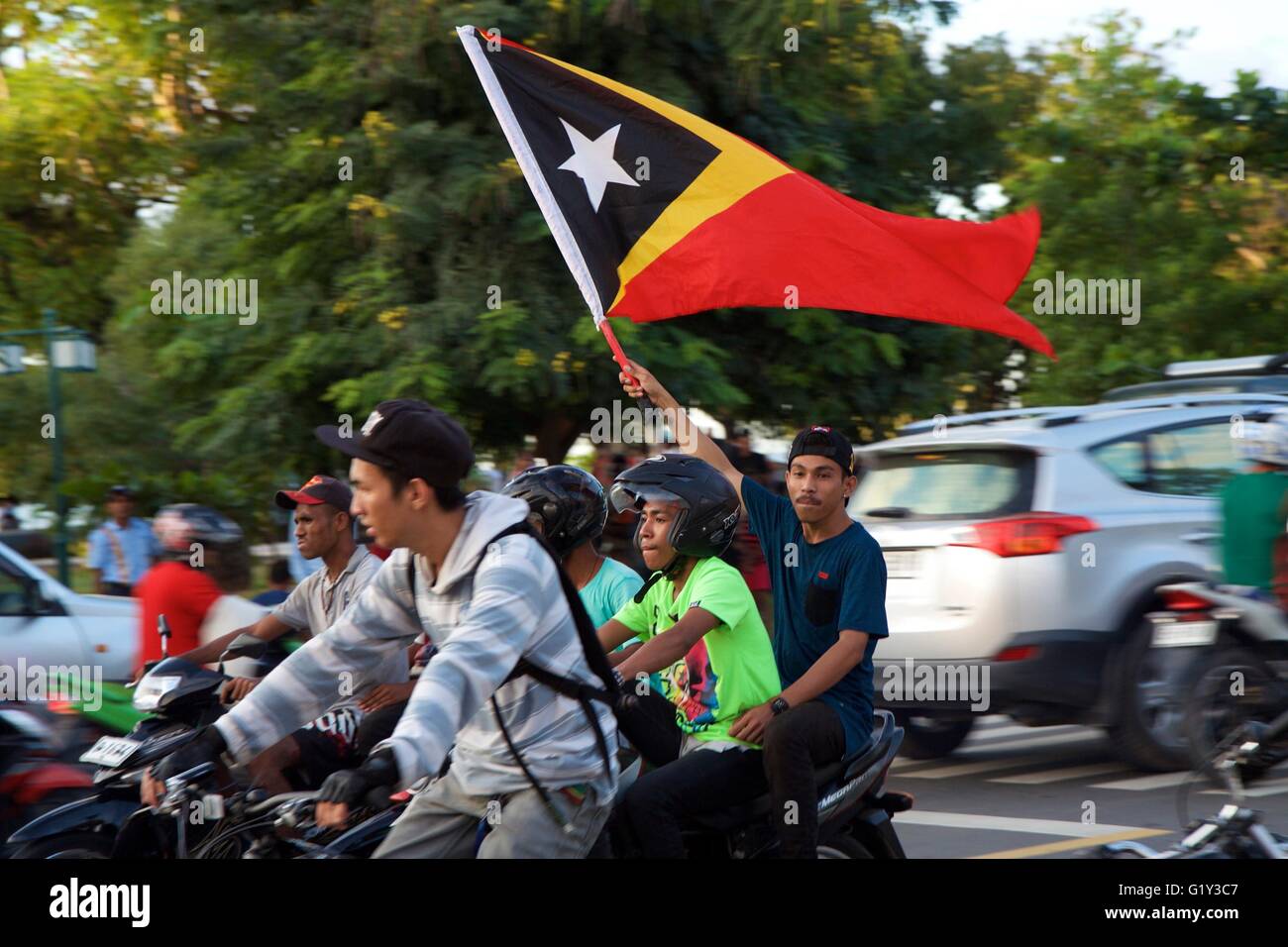 Dili, Timor-Leste. 20th May 2016. Youths wave the Timorese flag in ...