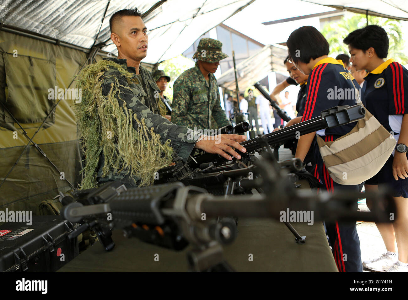 Manila, Philippines. 21st May, 2016. Members of the Philippine Navy ...