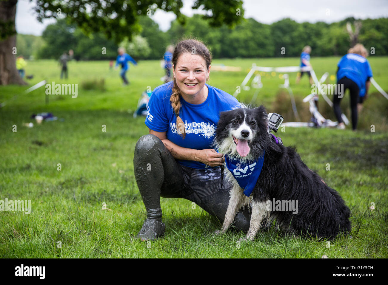 Windsor, UK. 21st May, 2016. A dog and owner pose for a quick picture ...