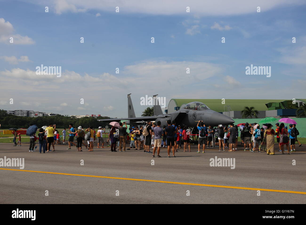Singapore. 21st May, 2016. The public take photos of a fighter aircraft ...