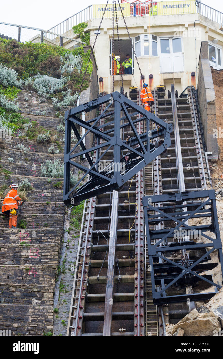 Bournemouth, Dorset, UK 21 May 2016. An abseiling team work to release ...
