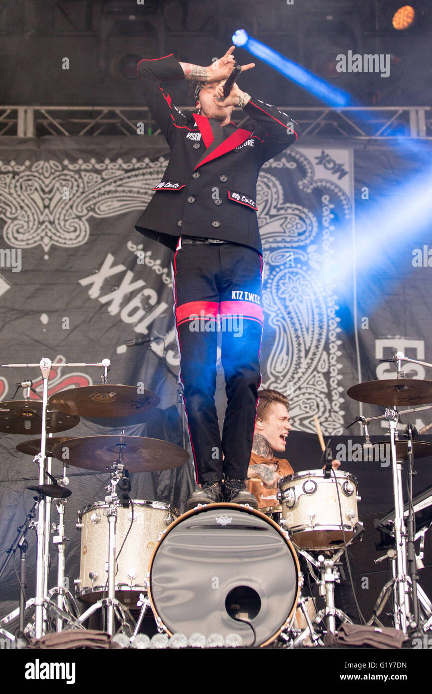 Columbus, Ohio, USA. 20th May, 2016. Rapper MACHINE GUN KELLY performs ...