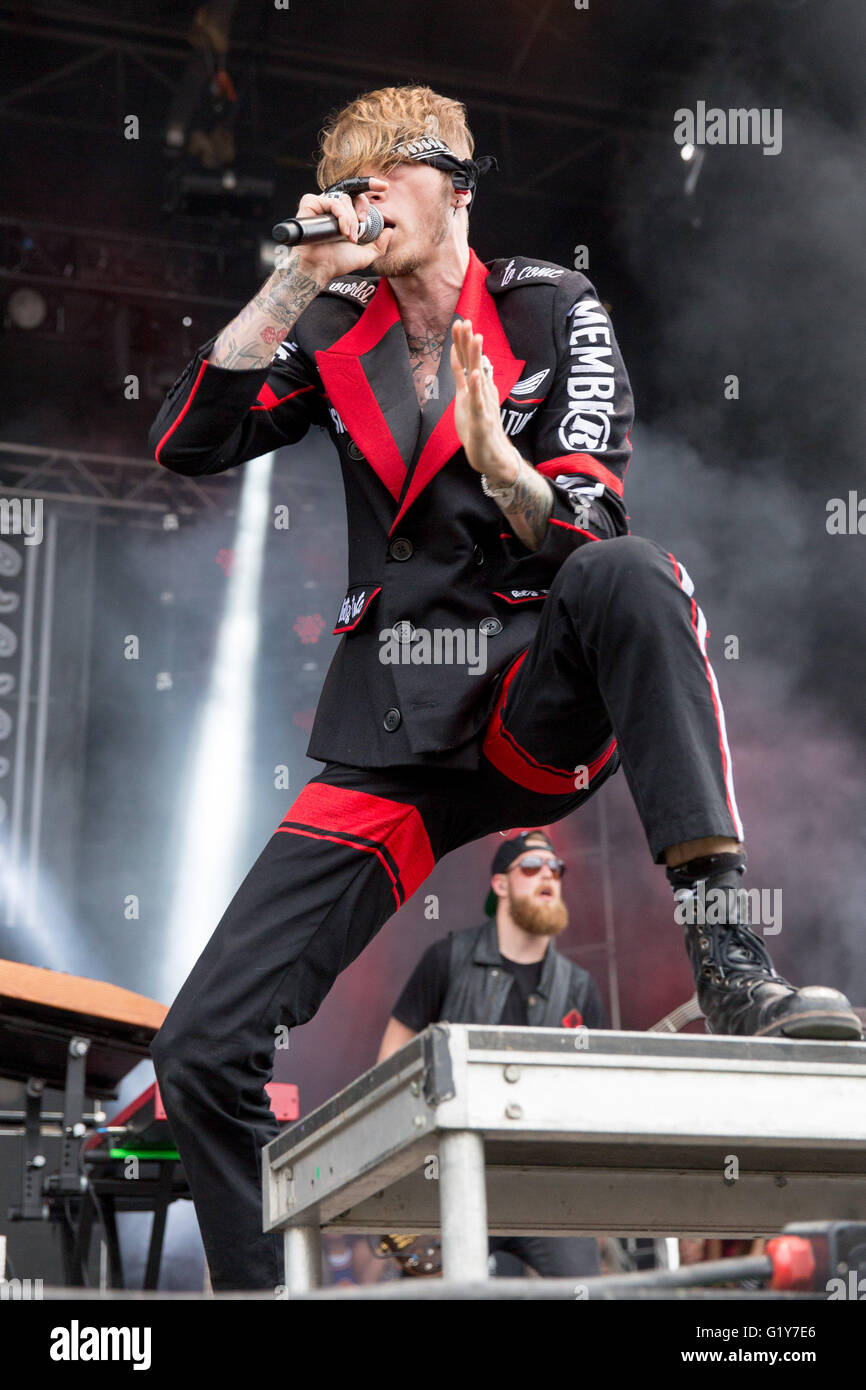 Columbus, Ohio, USA. 20th May, 2016. Rapper MACHINE GUN KELLY performs ...