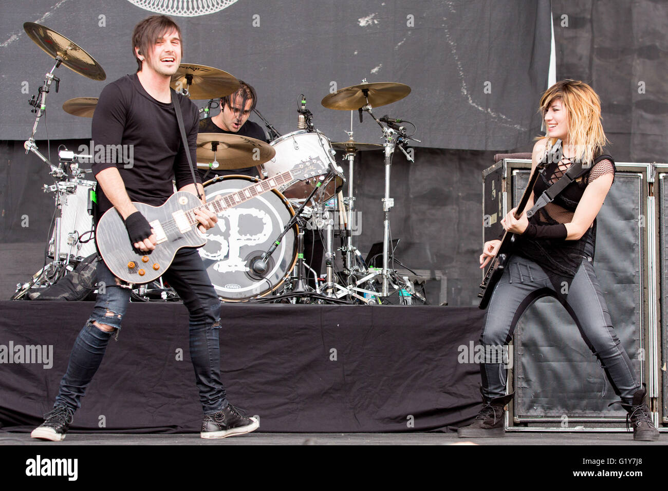 Sick puppies band hi-res stock photography and images - Alamy