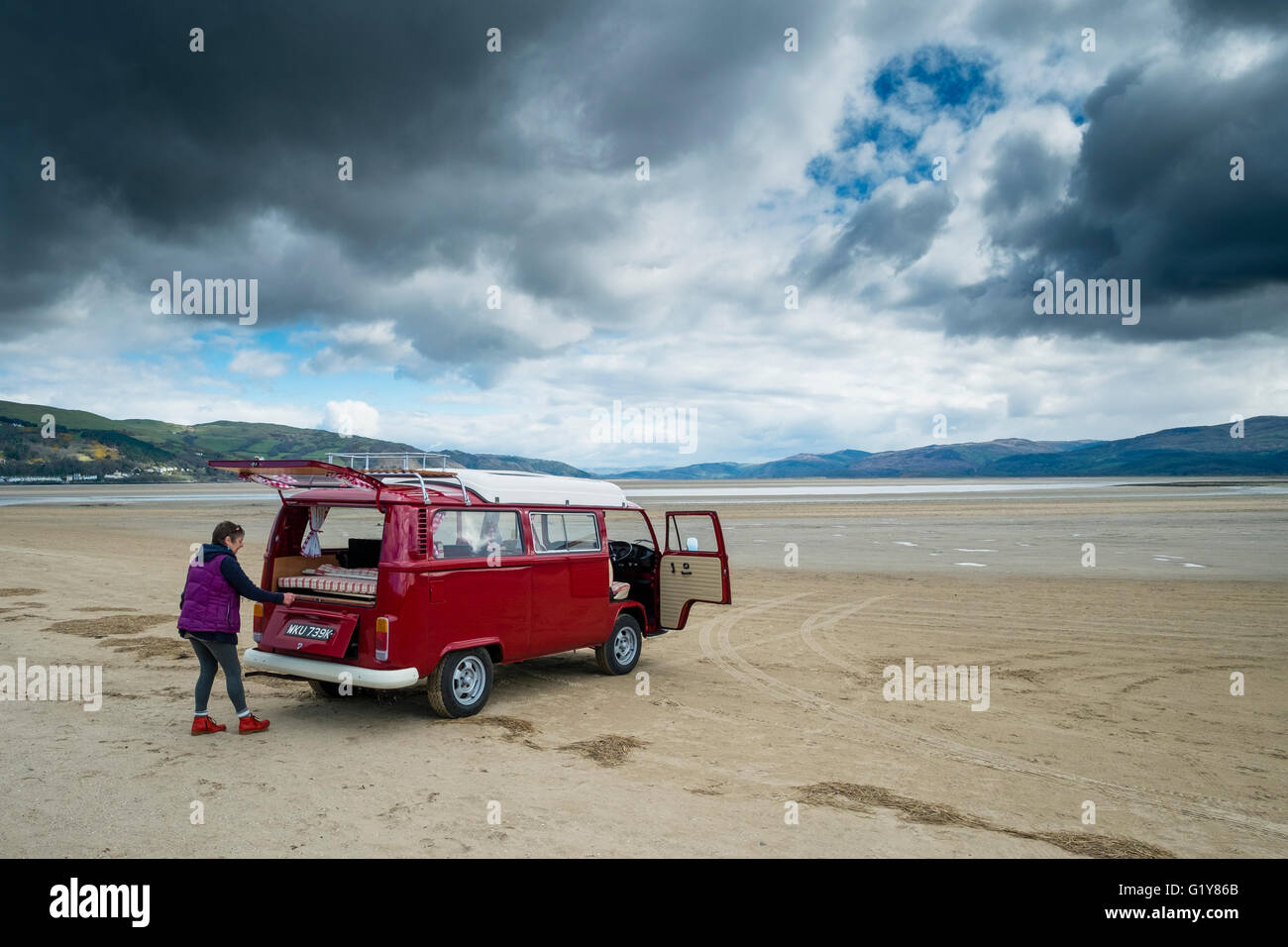 Woman classic red 1972 volkswagen hi-res stock photography and images ...