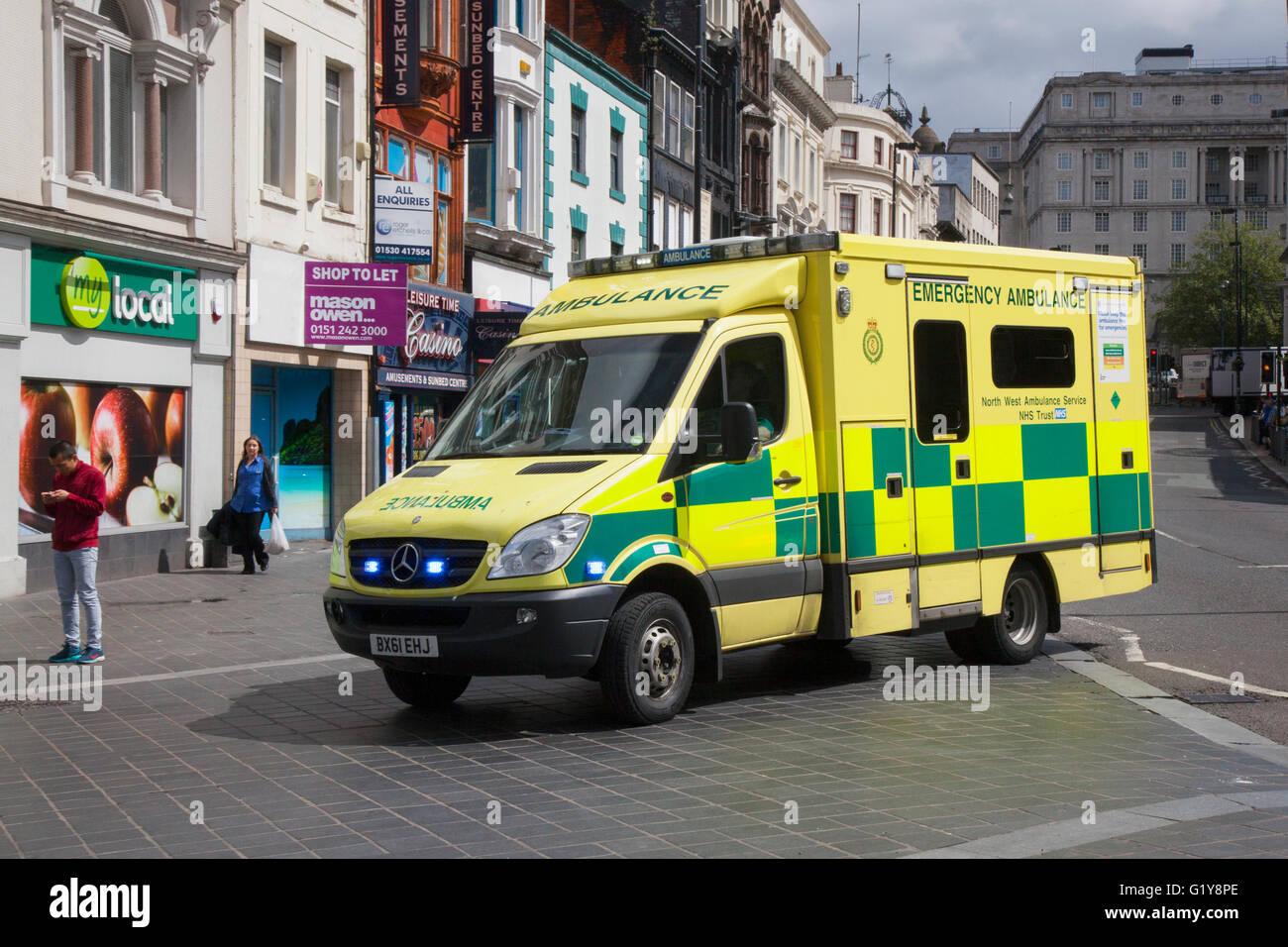 Ambulance Fast Response Vehicle High Resolution Stock Photography and ...