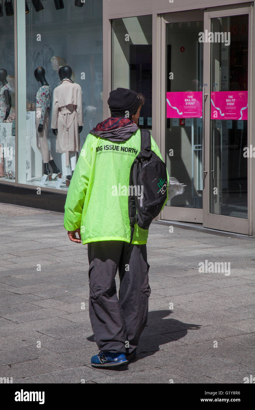 Vintage man begging woman hi-res stock photography and images - Alamy