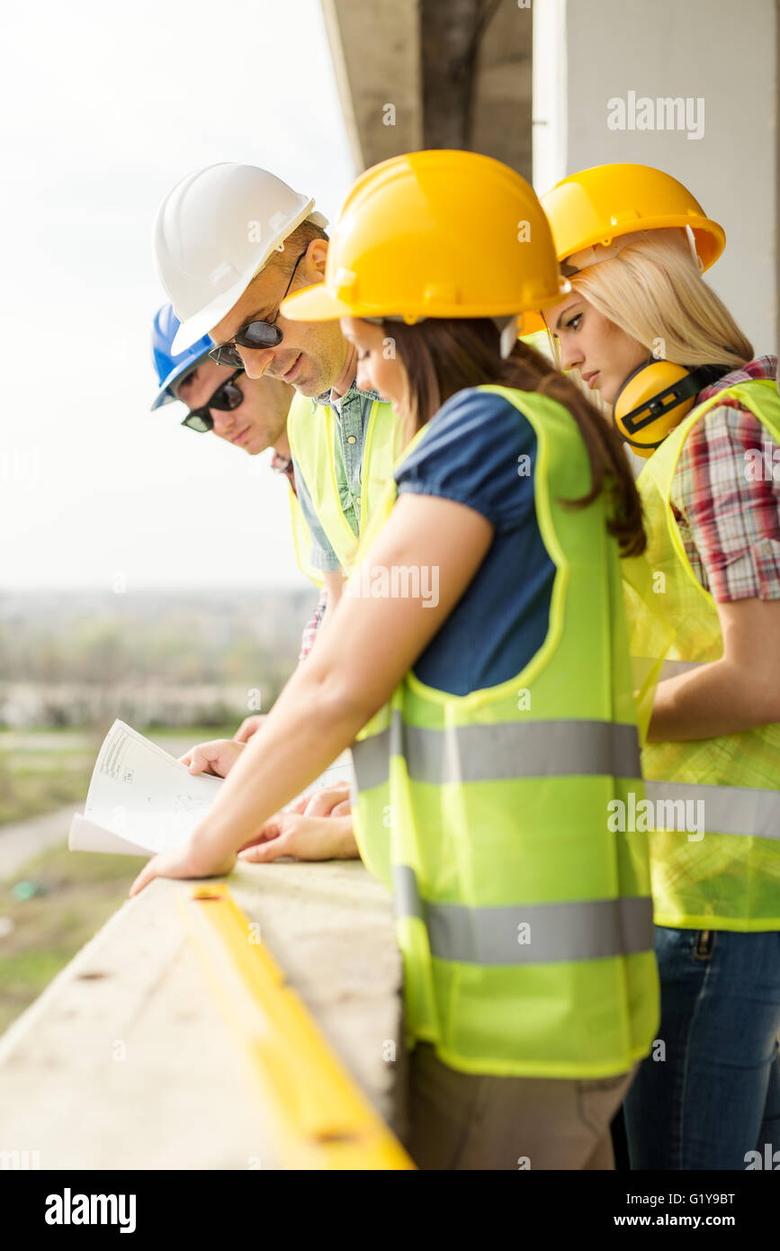 Team building project hi-res stock photography and images - Alamy