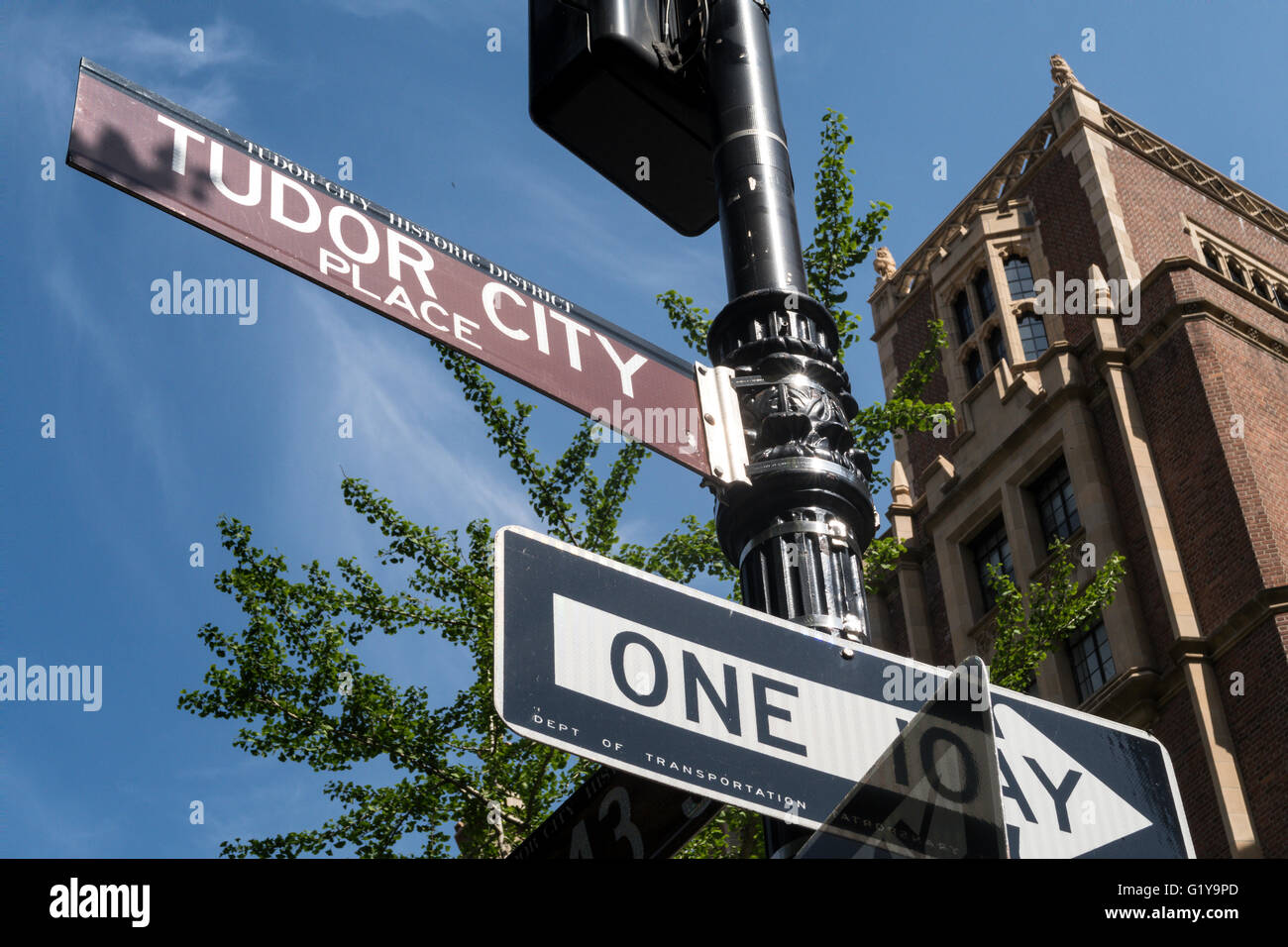 Tudor sign hi-res stock photography and images - Alamy