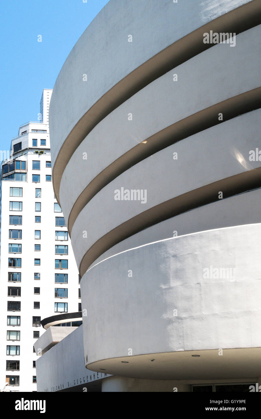 Guggenheim Museum Exterior, NYC Stock Photo - Alamy