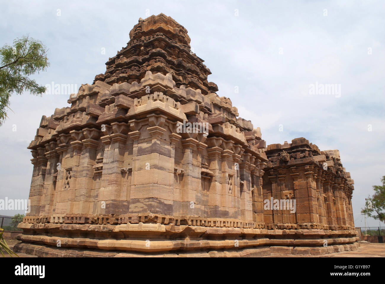 Dravidian vimana style sikhara and a view of the Devakoshthas on the ...