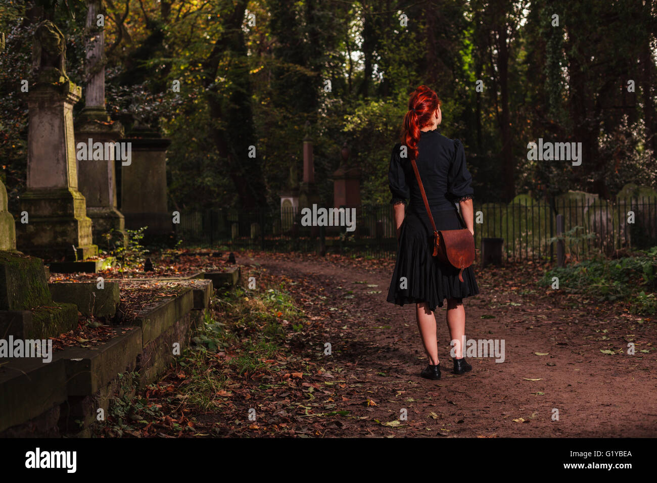 Sad girl in cemetery grave hi-res stock photography and images - Alamy
