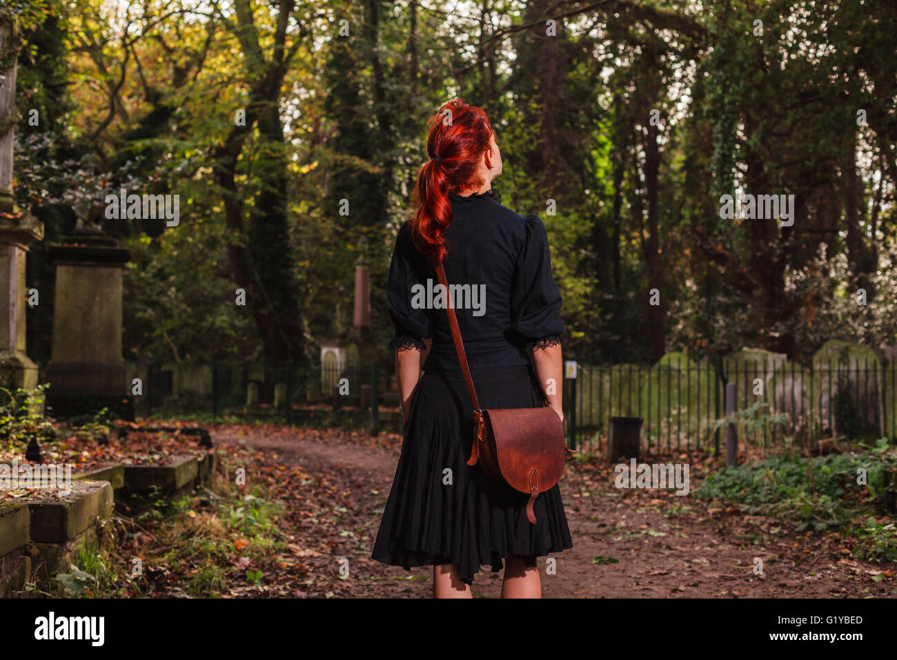 Sad girl in cemetery grave hi-res stock photography and images - Alamy