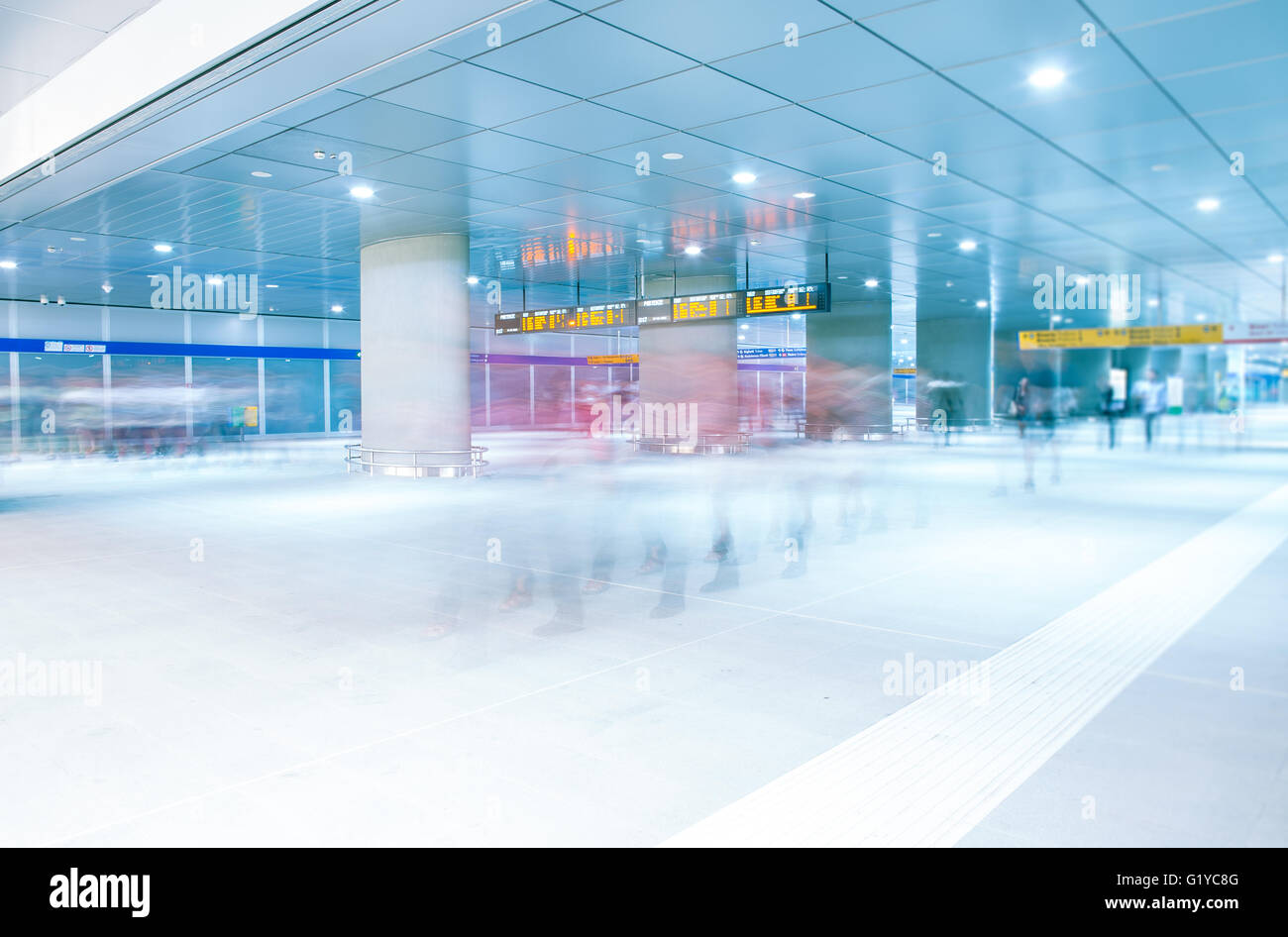 Modern passage at the airport Stock Photo - Alamy