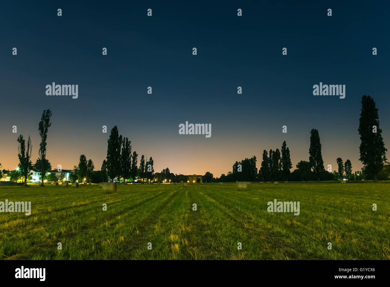 Field night landscape hi-res stock photography and images - Alamy