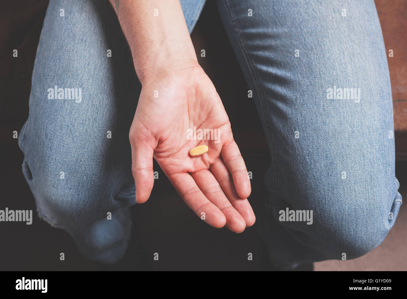 Man holding a pill hi-res stock photography and images - Alamy