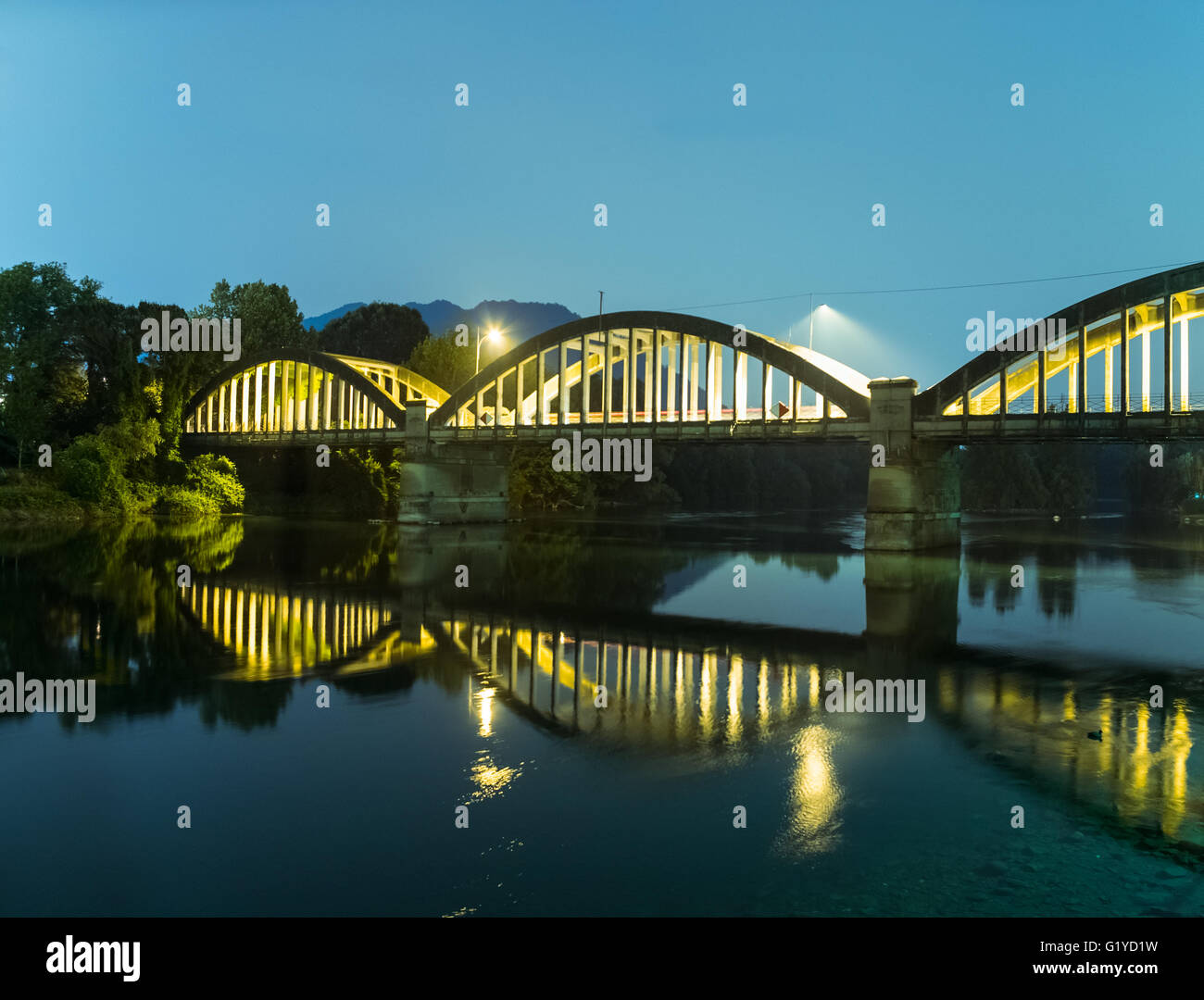 Night scene of a bridge on the river Stock Photo - Alamy
