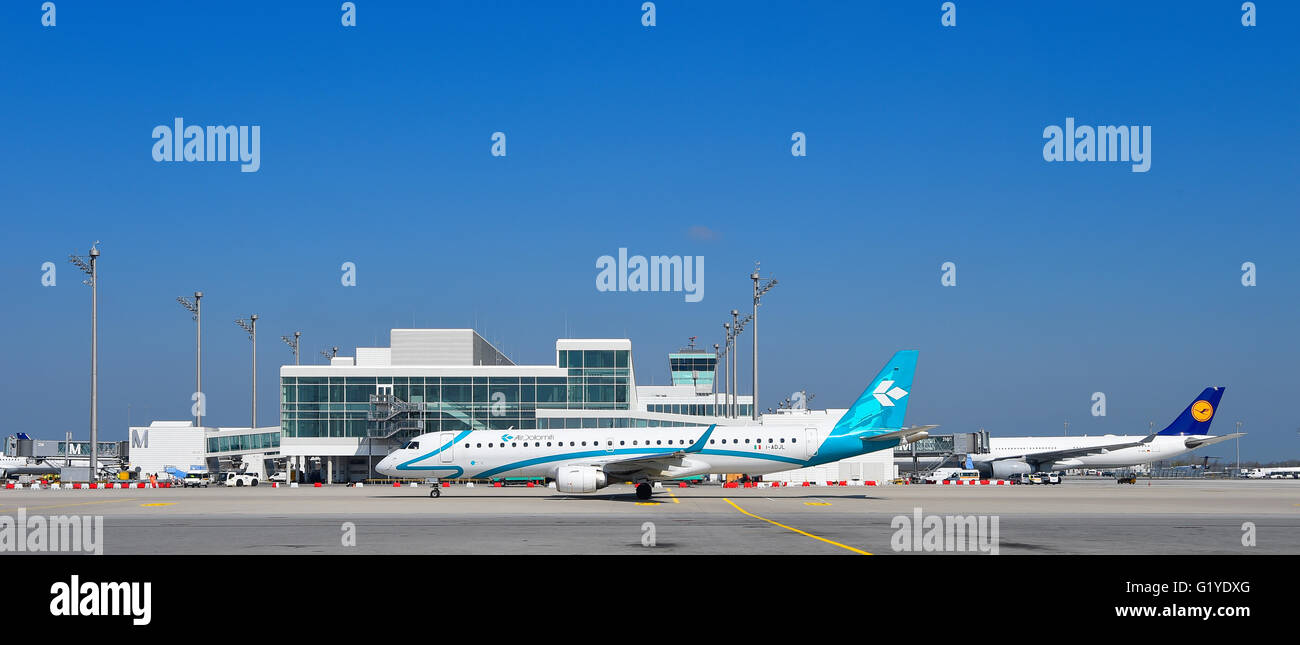 Satellite terminal hi-res stock photography and images - Alamy