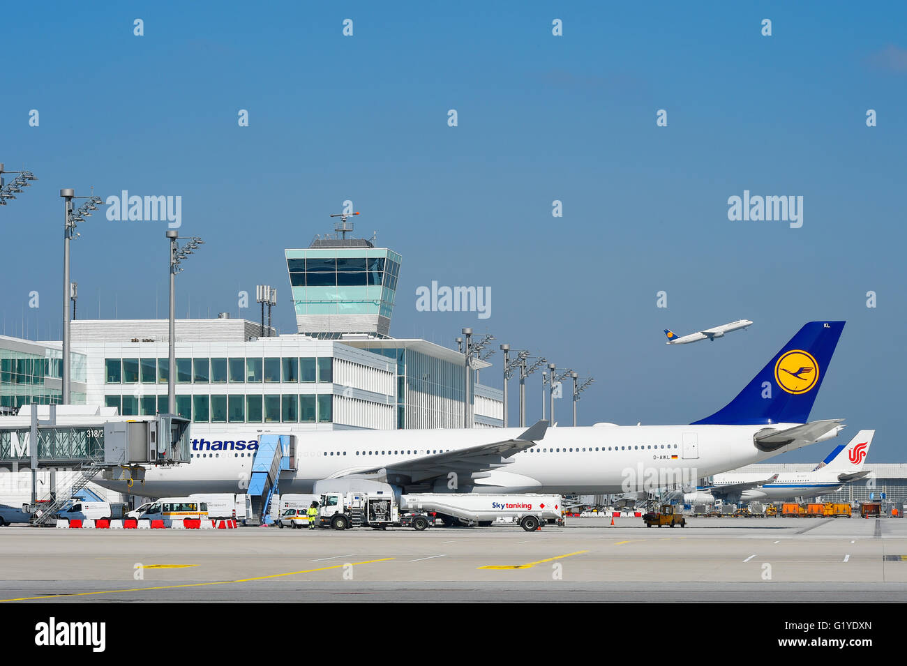 Lufthansa Airbus A330-300, Air China Airbus A 330-200, Tower, Satellite ...