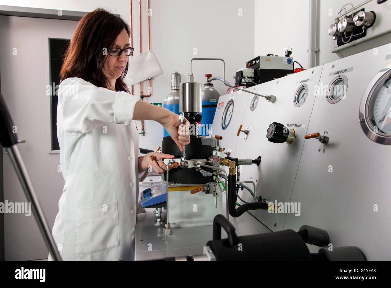 Geologist at the high-pressure apparatus in the laboratory Stock Photo ...