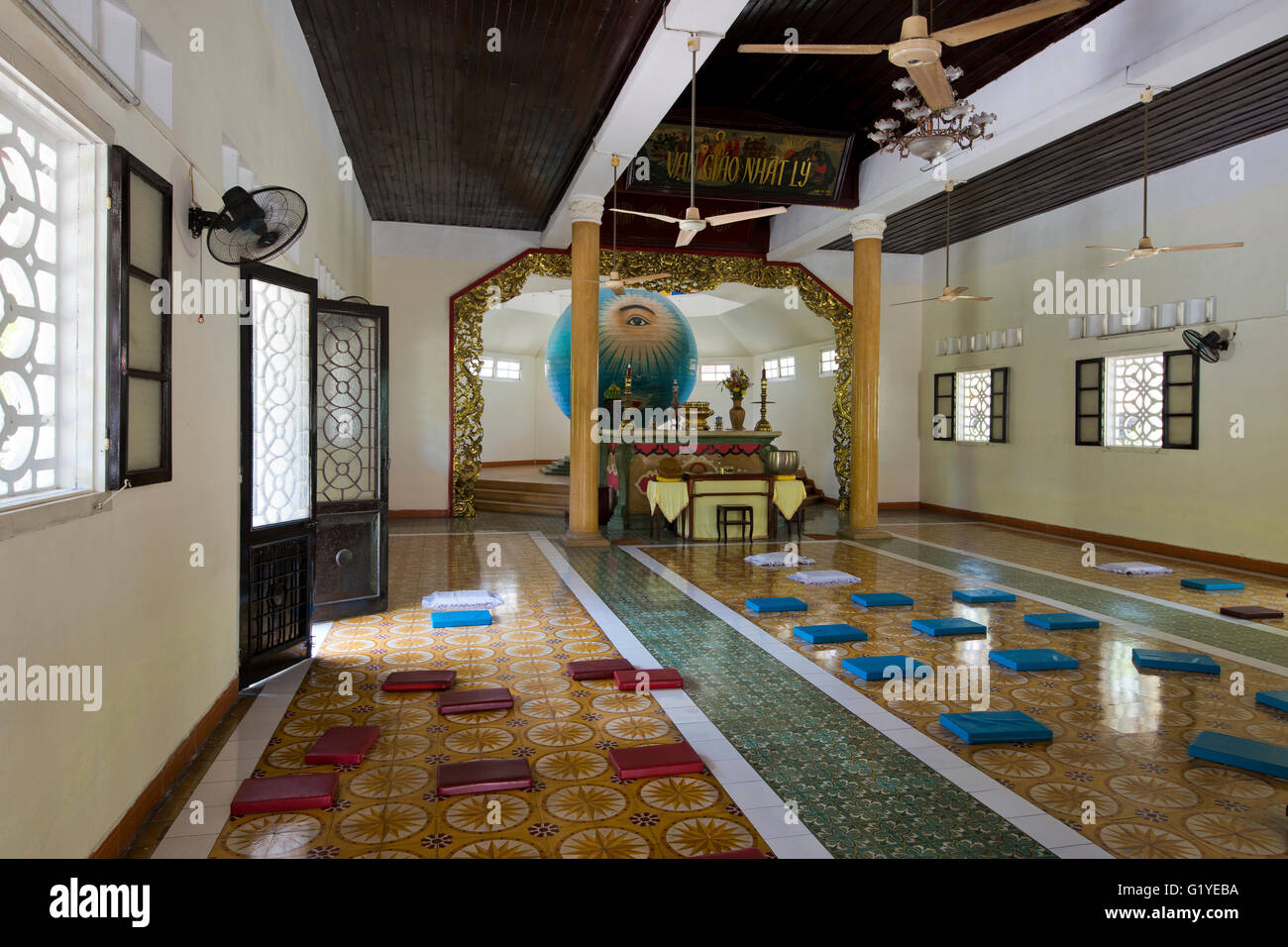 Cao Dai Temple, Religion Caodaism, Da Nang, Vietnam Stock Photo - Alamy