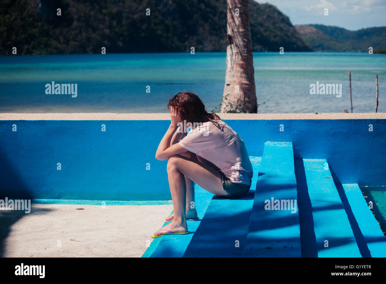 Sad woman beach hi-res stock photography and images - Alamy