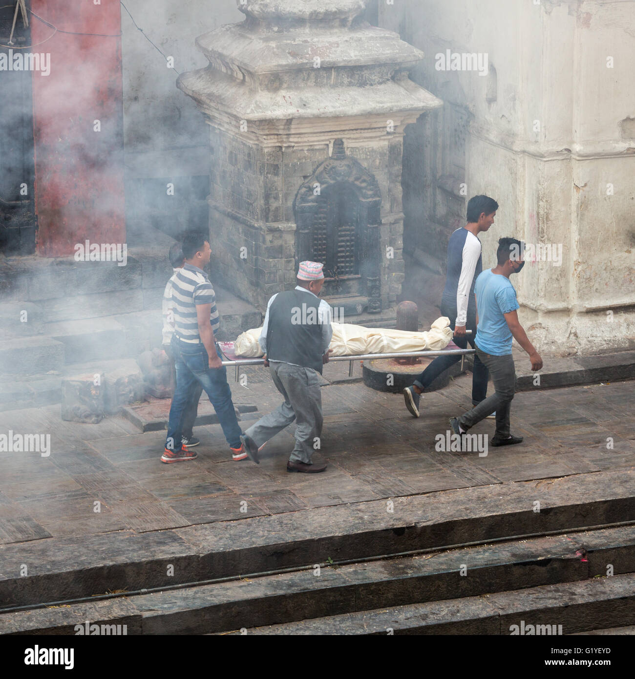 KATHMANDU, NEPAL-APRIL 25: Cremation in Pashupatinath 25, 2016 in ...