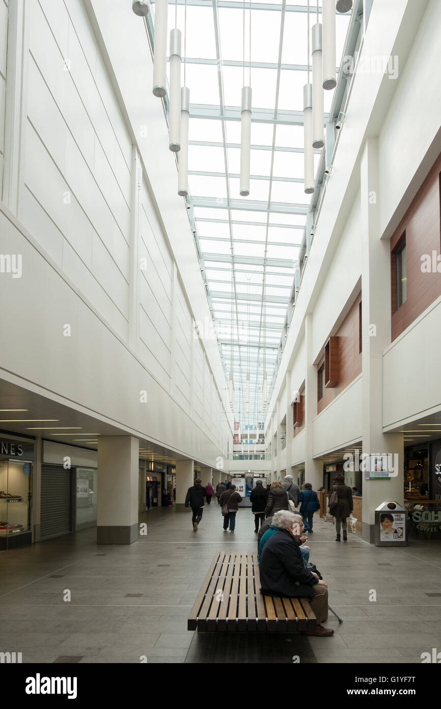 People taking a break from shopping in Regent Arcade, Regent Street in ...
