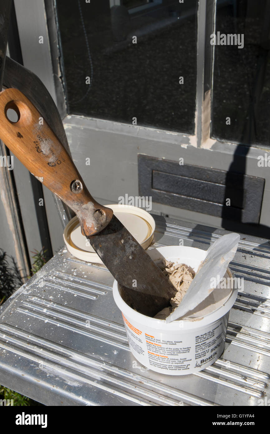 Window Putty Stock Photos & Window Putty Stock Images - Alamy