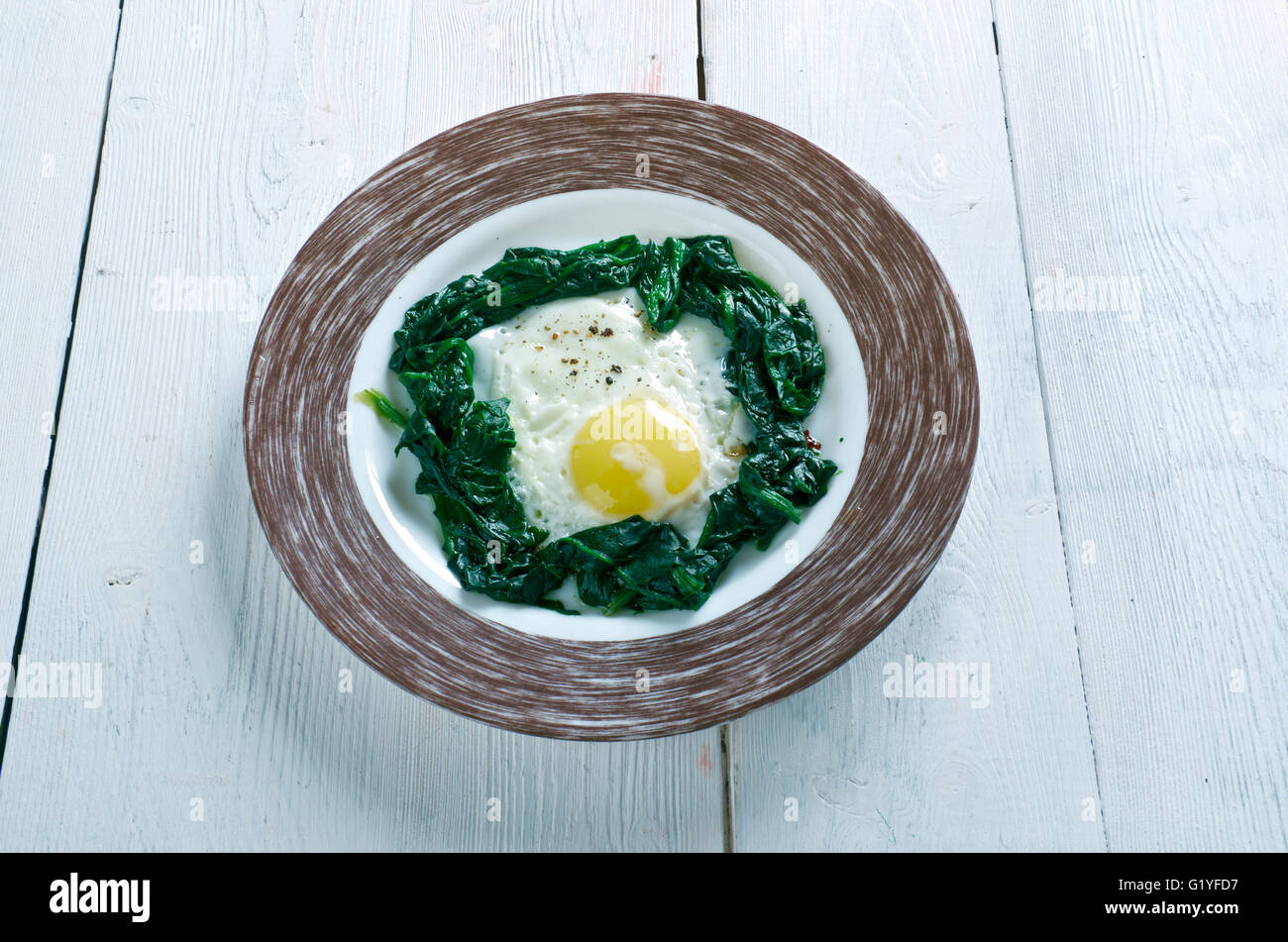 Nargesi Esfenaj - spinach with eggs.Turkish cuisine Stock Photo - Alamy