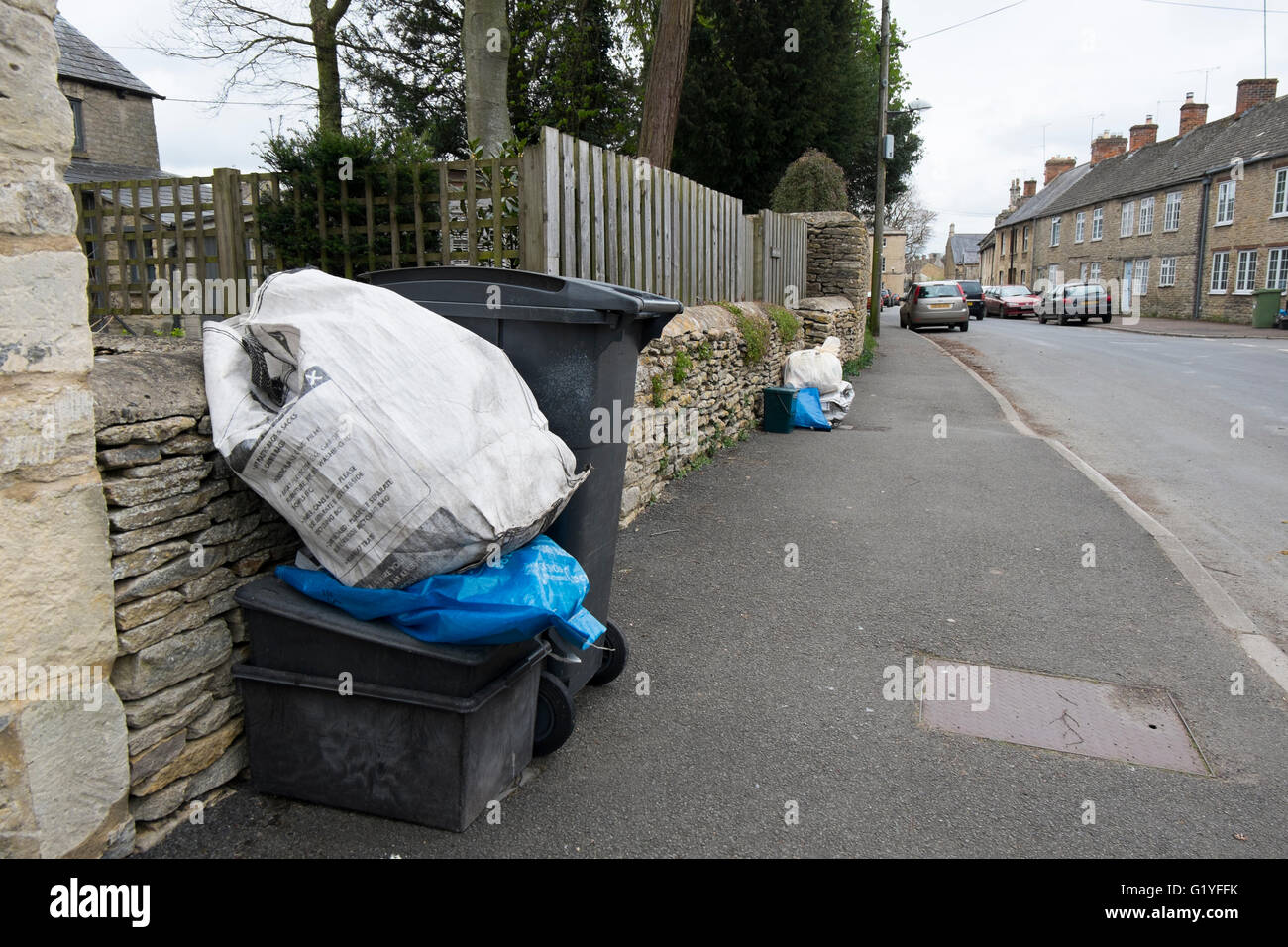 Rubbish collection uk hi-res stock photography and images - Alamy