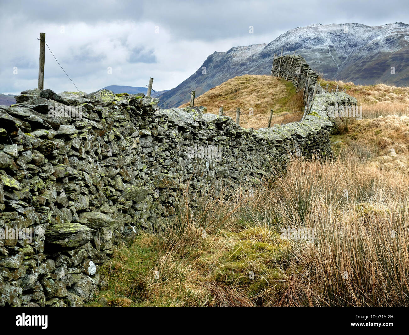 Dry stone wall hi-res stock photography and images - Alamy