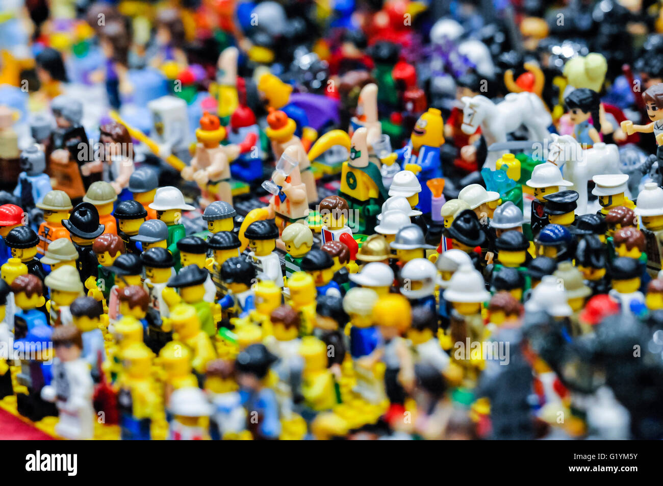 Hundreds of Lego characters on sale at a market stall Stock Photo - Alamy