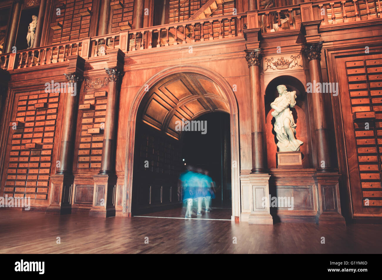 Old library interior hi-res stock photography and images - Alamy