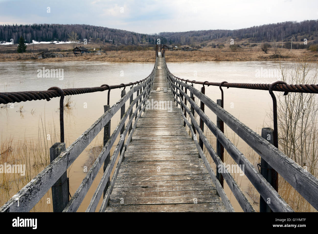 Suspended logs hi-res stock photography and images - Alamy