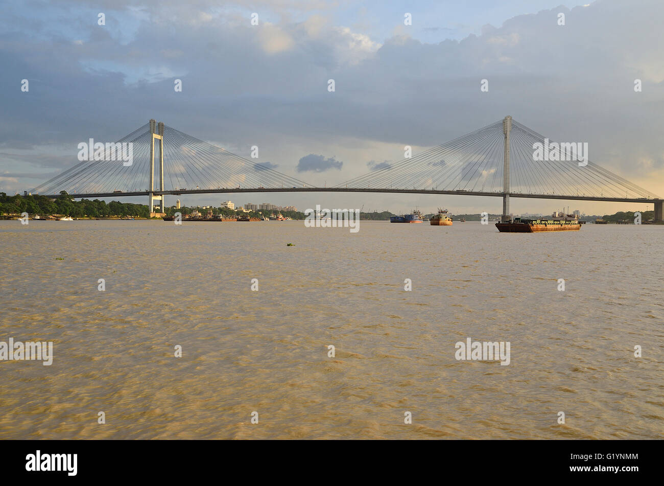 Second Hooghly Bridge or Vidyasagar Setu over Hoogly river at sunset ...