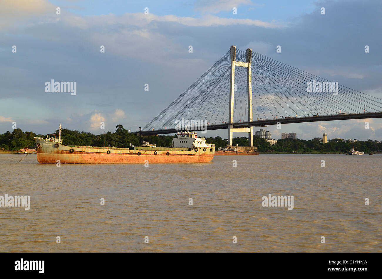 Second Hooghly Bridge or Vidyasagar Setu over Hoogly river at sunset ...
