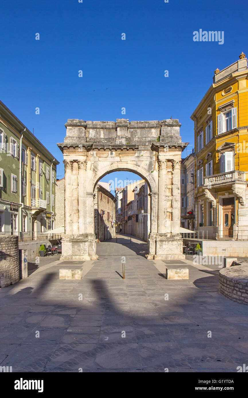 Arch sergius roman gate hi-res stock photography and images - Alamy