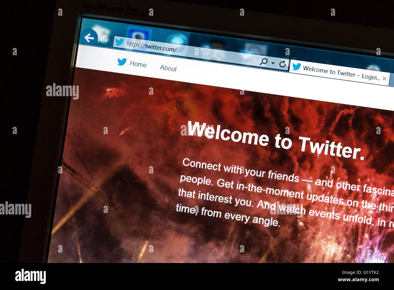 Twitter follower hi-res stock photography and images - Alamy